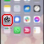 How to Turn On or Off The Flashlight on Your iPhone 13 | Techschumz